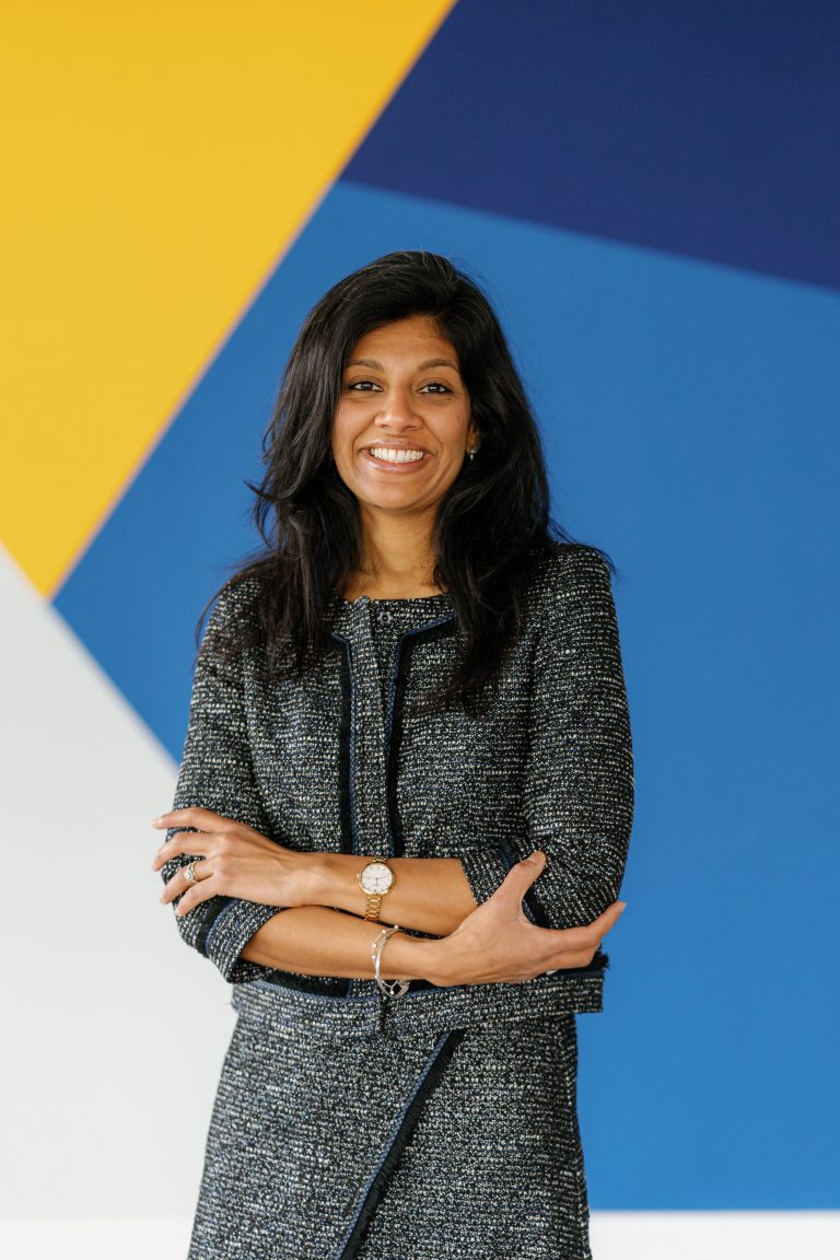 Interview de Mounira Pichori, responsable commercial chez Viparis ...